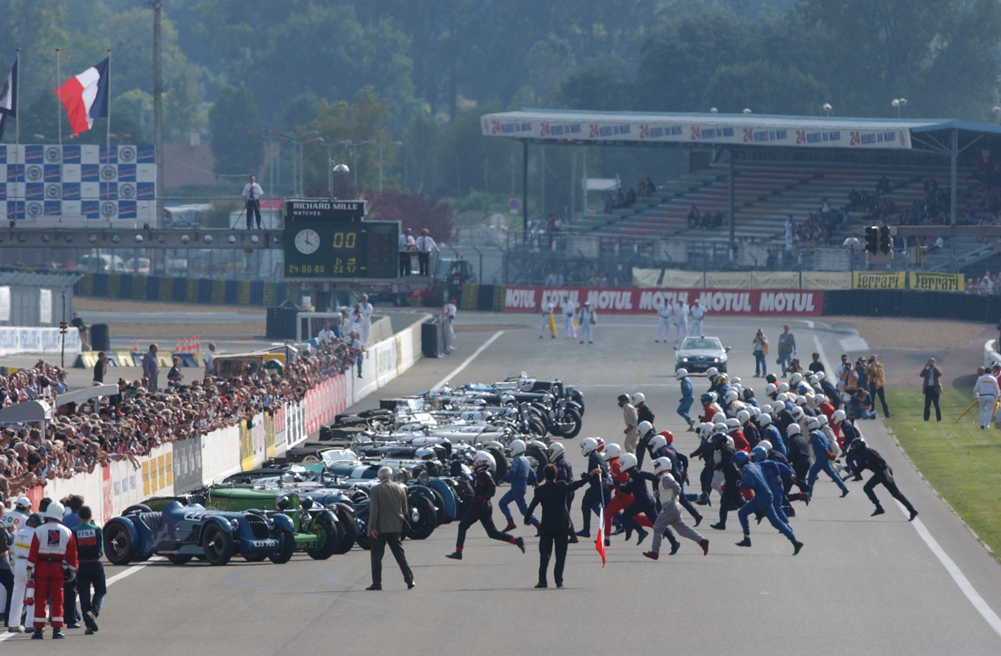 The ultimate guide to the Le Mans race circuit - Motorsport Travel ...